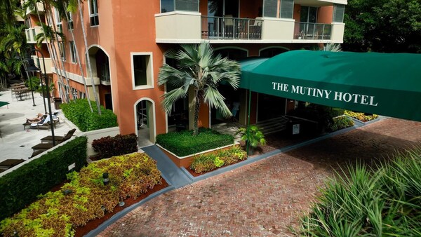 1 Bedroom Condo: Pool & Bayfront Access - Kendall, FL