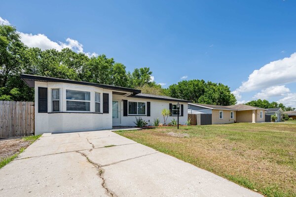 Chic 3br Lakeland Home, Fenced Yard, Sleeps 11 - Lakeland