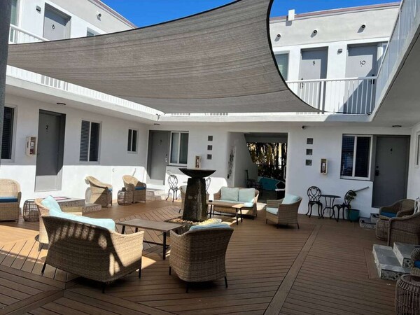 Sun, Sand & Comfort: 1/1 Apartment By The Beach - Hollywood, FL