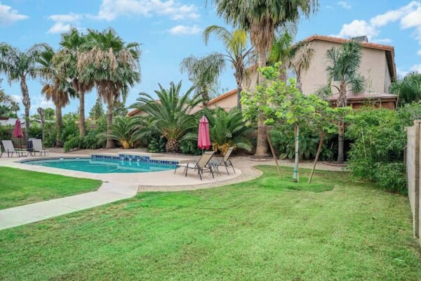 5br Retreat W Pool, Misting Patio & Prime Location - Phoenix, AZ