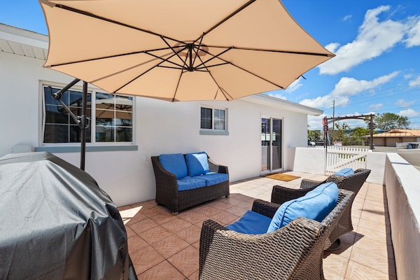 Stylish Villa Near Treasure Island Beaches - Treasure Island, FL