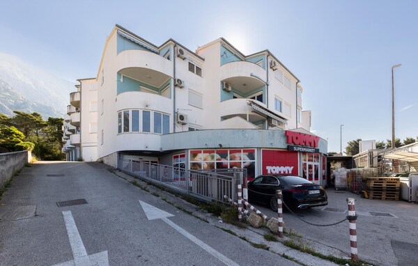Awesome Apartment In Baska Voda - Baška Voda