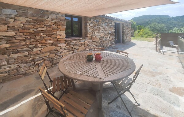 3 Bedroom Stunning Home In Vieussan - Olargues