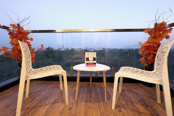 Business Lesiure - 3 Bhk With Balcony-chef-laundry - Thane