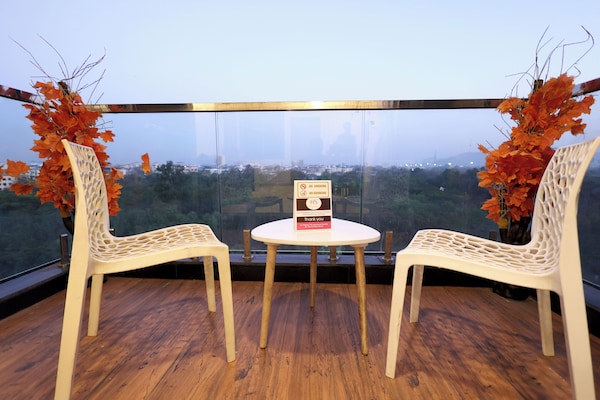 Business Lesiure - 3 Bhk With Balcony-chef-laundry - Thane
