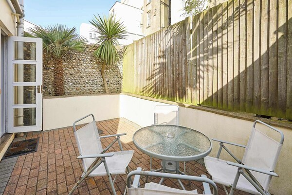 Host & Stay | Farm Road - Sussex