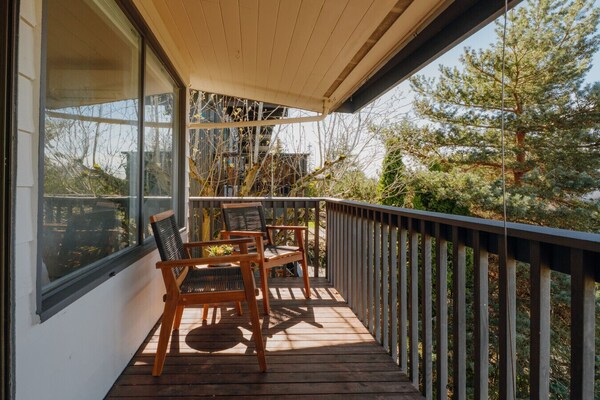 The Mod House | Stylish 3br Retreat Near Uw - Seattle, WA