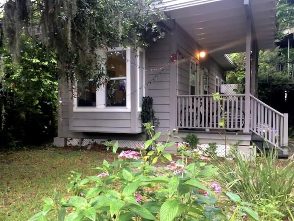 Garden House - Jacuzzi, Skylights, Window Seat, Near Restaurants & Culture - Orlando, FL
