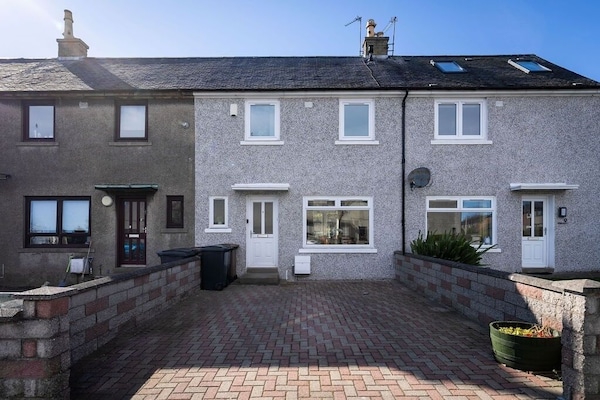 Derry House - 3 Bedroom Property - Aberdeen