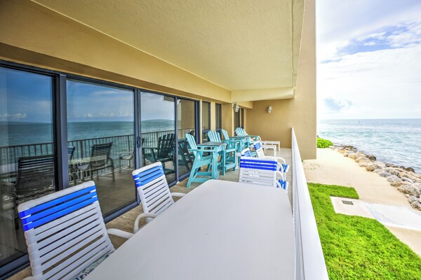 Coastal Elegance And Stylish 2bedroom/2bath Oceanfront Condo - Key Colony Beach, FL