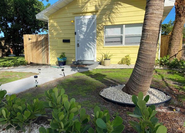 Key West House Fenced Backyard 3 Bedroom Close To Palm Beaches Eats Shops - West Palm Beach, FL