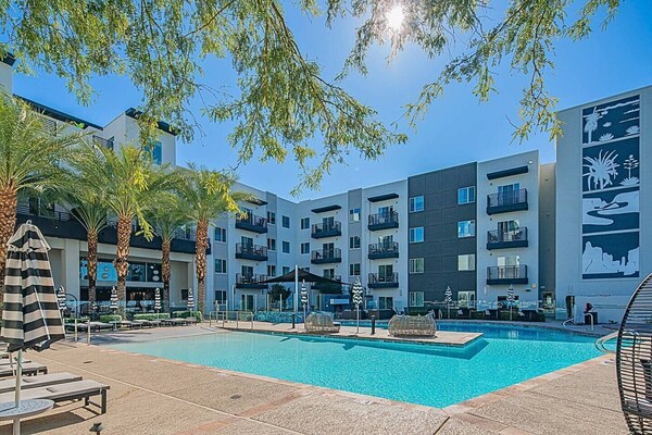 Pool 》Hot Tub 》Coffee Bar》games 》Shop》dine 》Golf! - Phoenix, AZ