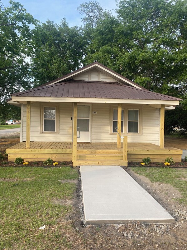 Charming 2-bedroom House With Ac, Wifi In The Heart Of Pembroke - Pembroke, NC