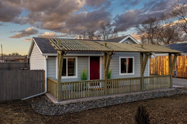 Charming 2-bedroom House With Ac, Wifi Centrally Located In Montrose, Co - Montrose, CO