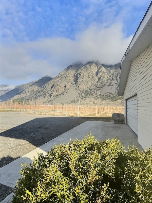 Vineyard Vacation Homes Package In Keremeos Bc - Keremeos