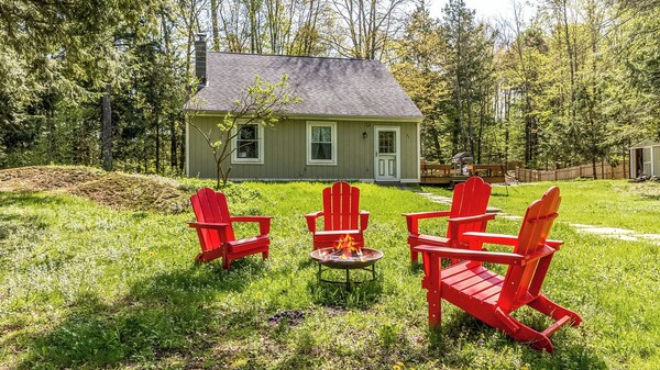 Stowe Escape: Hot Tub, Hikes & Mountain Vibes! - Stowe, VT