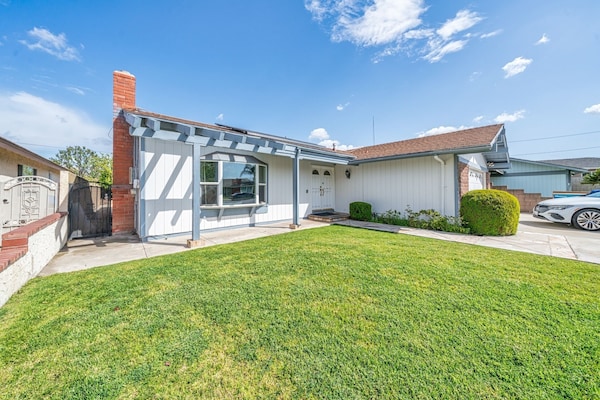 Modern Spacious 4br Home W Pool & Entertainment - West Covina, CA