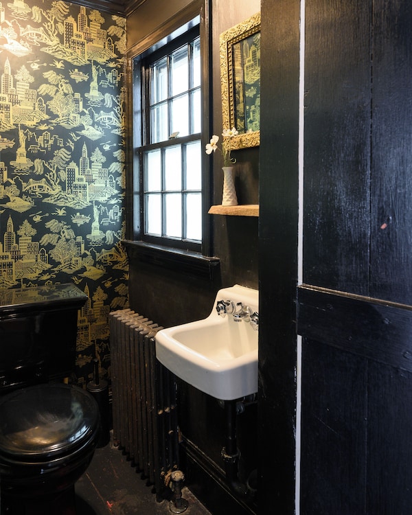 Fireplace Farmhouse In Bucolic Brookhaven Hamlet / 5 Bedroom With Pool & Hot Tub - Fire Island, NY