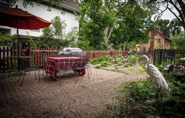 Sunny Upstairs 1-bedroom Apartment With Ac, Wifi In Charming Minneapolis - Minneapolis