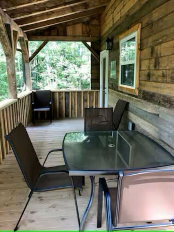 Charming 2-bedroom Cabin With Hot Tub, Outdoor Firepit And Pet Friendly! - Maryville, TN
