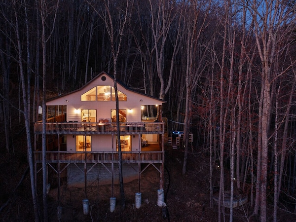 Lazy Bear Retreat Hot Tub-firepit-views-6 Miles To Casino - Sylva, NC
