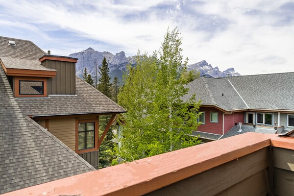 Premier Host I 9.5 Ceilings I Hot Tub&pool I Mtn View I Large Balcony I Parking - Alberta