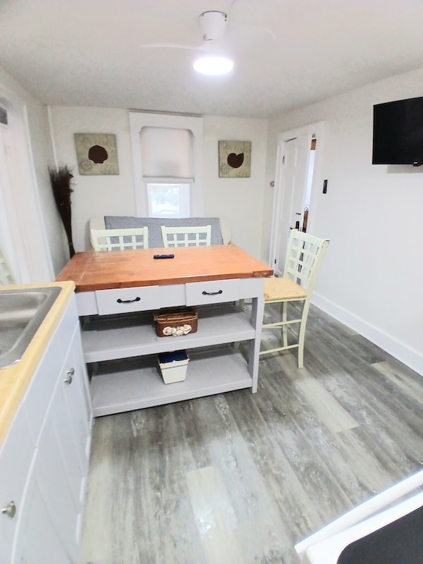 Cozy 1-bedroom Apartment In Charming Old Orchard Beach With Ac, Wifi - Old Orchard Beach