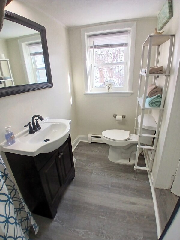 Charming Studio Apartment In Welcoming Old Orchard Beach With Ac, Wifi - Old Orchard Beach, ME