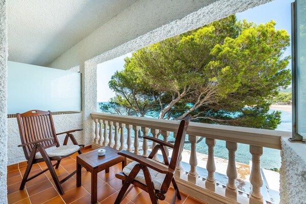 Hostal Boutique Canyamel - 103 Double Rooms With Sea View, Private Terrace, Wi-fi And A/c - Canyamel