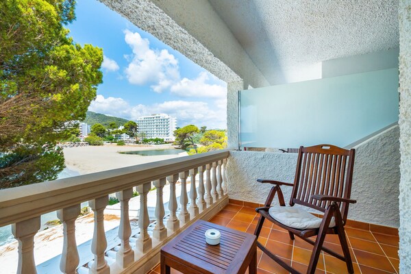 Hostal Boutique Canyamel - 104 Double Rooms With Sea View, Wi-fi And Air Conditioning - Canyamel