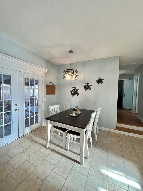 Hampstead 3 Bedroom House Close To Wilmington: 2 Living Rooms And Fenced In Yard - Topsail Beach, NC