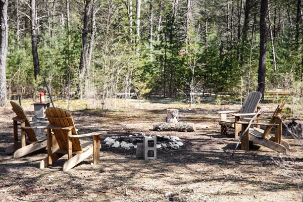 Cinders Whispering Waters And Wilderness Escape - Honor, MI