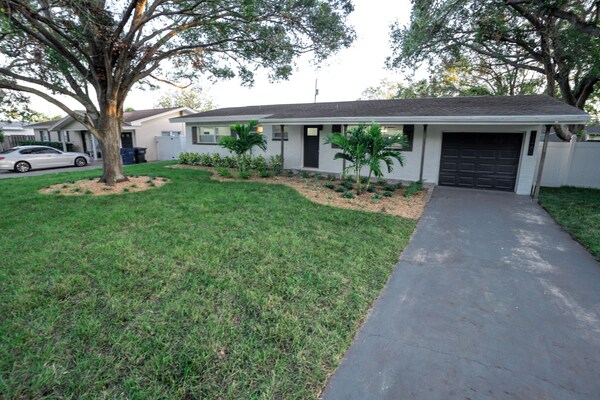 New 3-bedroom House In Lovely Largo With Ac, Wifi. Enjoy Your Stay - Indian Rocks Beach, FL