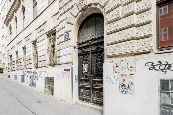 Blueground | Mariahilf, W/d, Nr Naschmarkt - Dunaj
