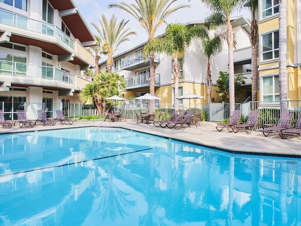Stunning 3-bedroom Ocean View Retreat In Marina Del Rey - Marina del Rey, CA