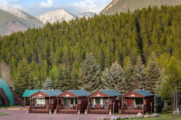 Moose Cabin-general Store/rentals On-site! - Columbia Falls, MT