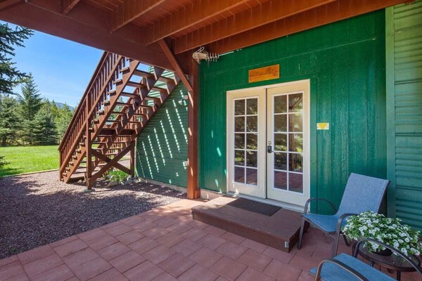 Elk Crossing Studio! General Store/rentals On-site - West Glacier, MT