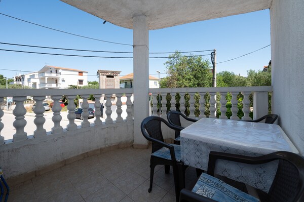 Apartamento-estudio Con Una Terraza Pakostane, Biograd (As-22462-a) - Biograd na Moru