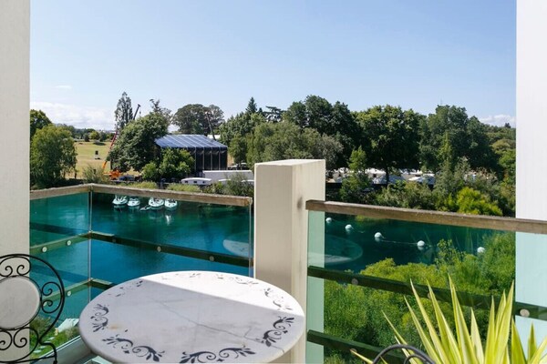 Luxury Taupo Apartment - Spacious, Modern, Warm Apartment, With Beautiful River Views - Lake Taupo