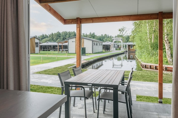 Composite Group Home With Ac And Sloop, In A Holiday Park In Beautyful Giethoorn - Giethoorn