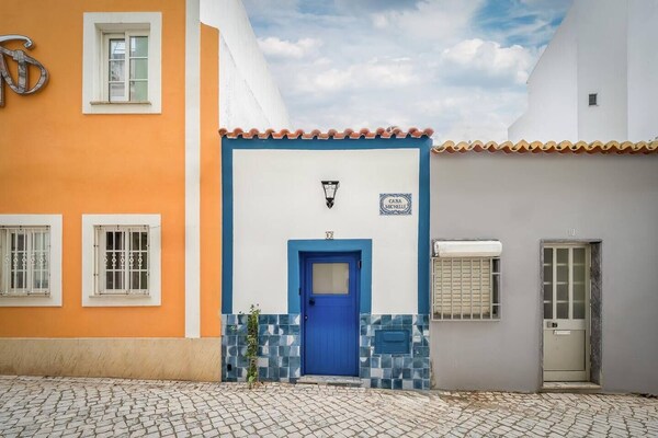This Tiny House Is A 1 Bedroom(s), 1 Bathrooms, Located In Portimão, Faro. - Silves