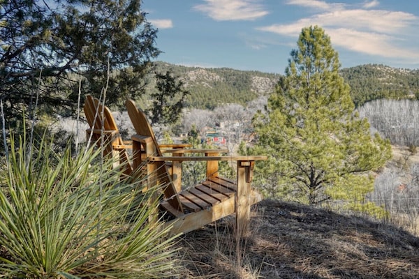 Luxury Earth Home W/ Chef's Kitchen - Hot Springs, SD