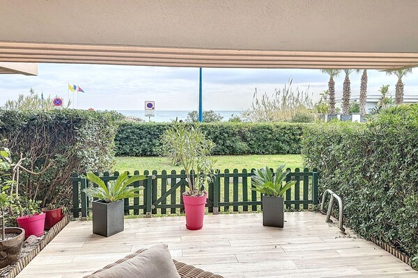 Villeneuve Loubet Plage Superb Beachfront T2 Apartment - Antibes