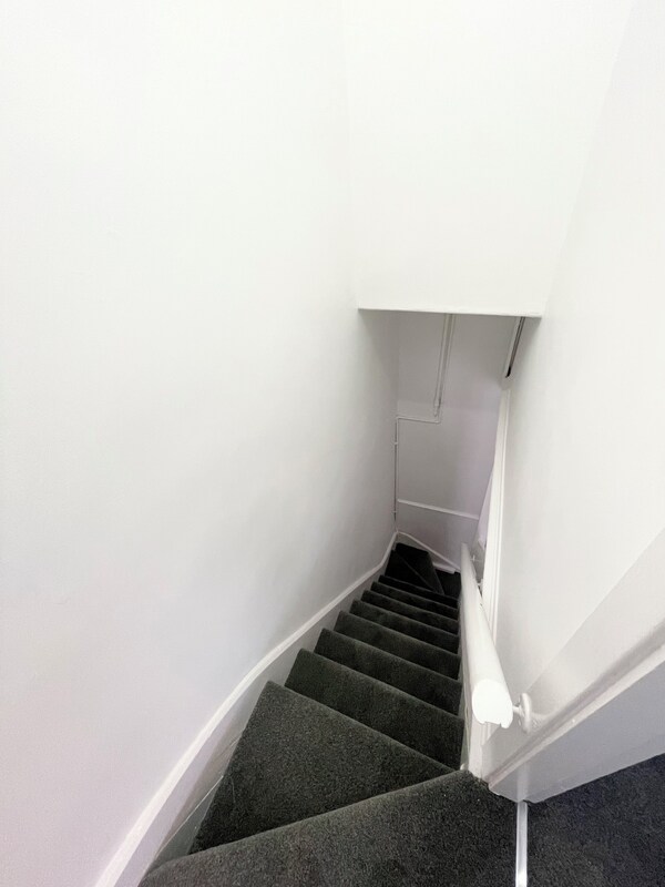 Cute Two Bedroom House With Free Street Parking & Wifi - Birkenhead