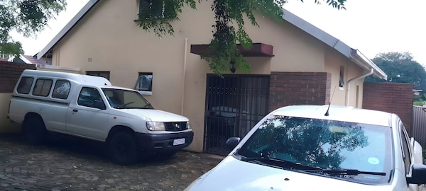 Charming 2-bedroom Cottage In Lovely Randburg With Wifi - Chartwell