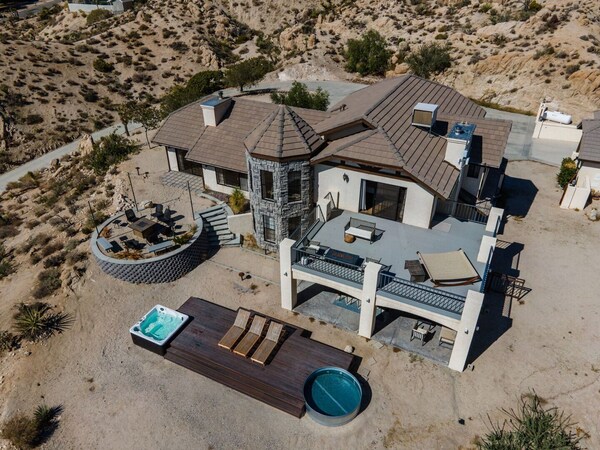 Citadel By Fieldtrip | 5bd Boulder Estate W Amenities - Yucca Valley, CA