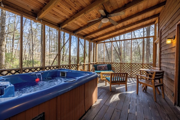 Unicoi Pines - Charming Pet Friendly Getaway - Helen, GA