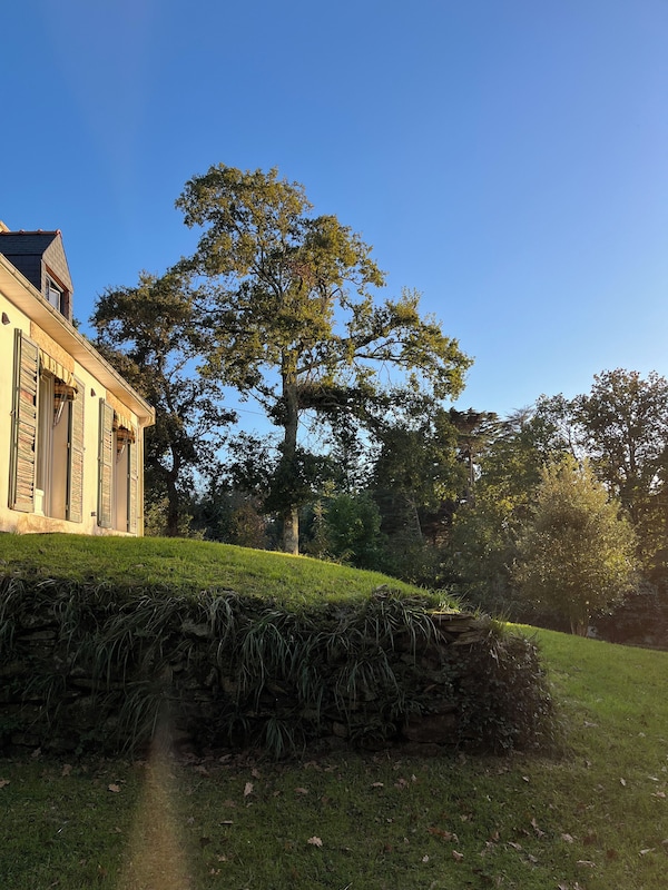 "In The Garden Of Camellias  Peaceful House Between Sea And Artists Town" - Pont-Aven