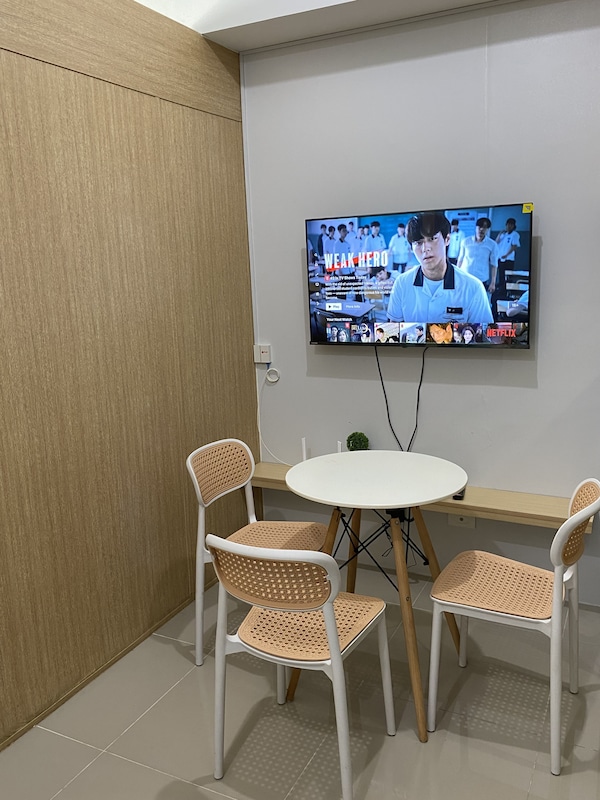 Cozy 1-bedroom Condo With Ac, Wifi In Charming Quezon City - Quezon City