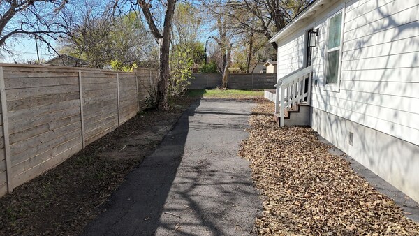 Spacious 4-bedroom House 4 Mintue Drive From The River And The Square! - San Marcos, TX